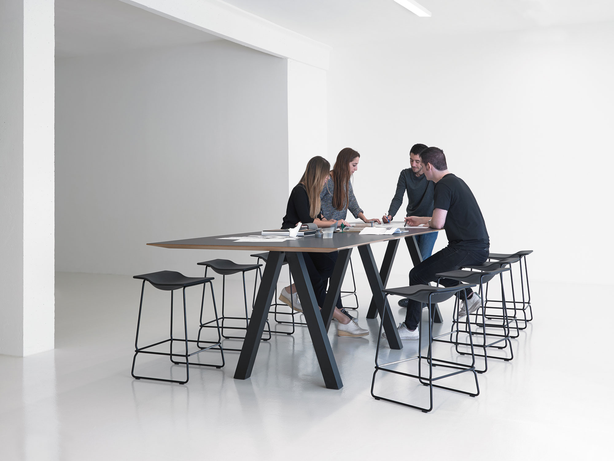 Trestle, Viccarbe table | lartdevivre - online furniture